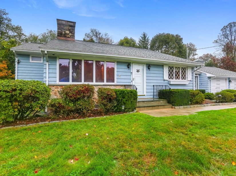 38 Smith Place, Trumbull, CT 06611 - For Sale