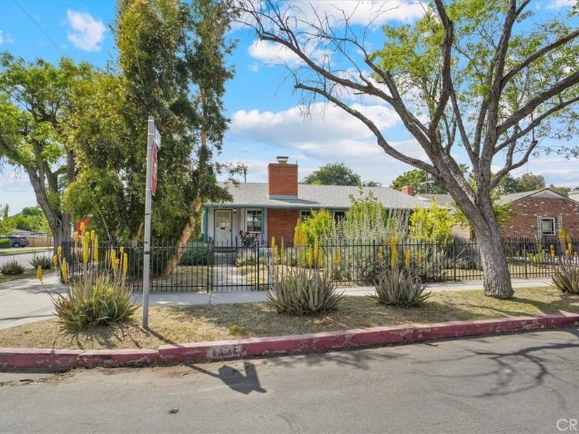 7001 Lasaine Avenue, Van Nuys, CA 91406 - For Sale