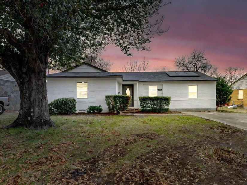 408 Overhill Drive , Arlington, Texas 76010 - For Sale