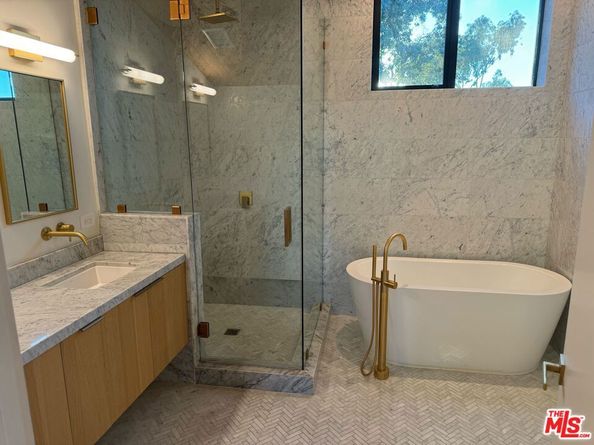 611 Broadway Street, Venice, CA 90291 - For Sale