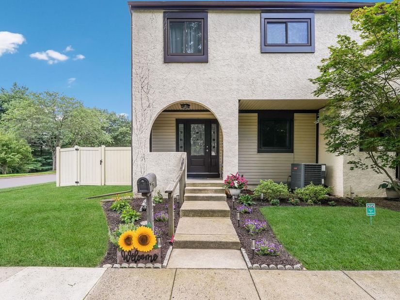 253 Clinton Court, Southampton, PA 18966 - For Sale