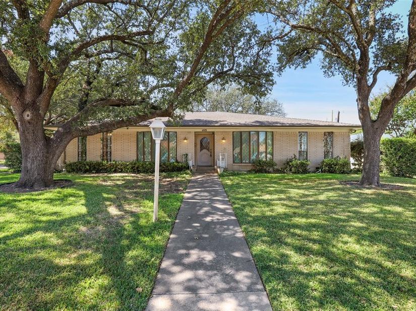 5007 Creighton Drive , Dallas, Texas 75214 - For Sale