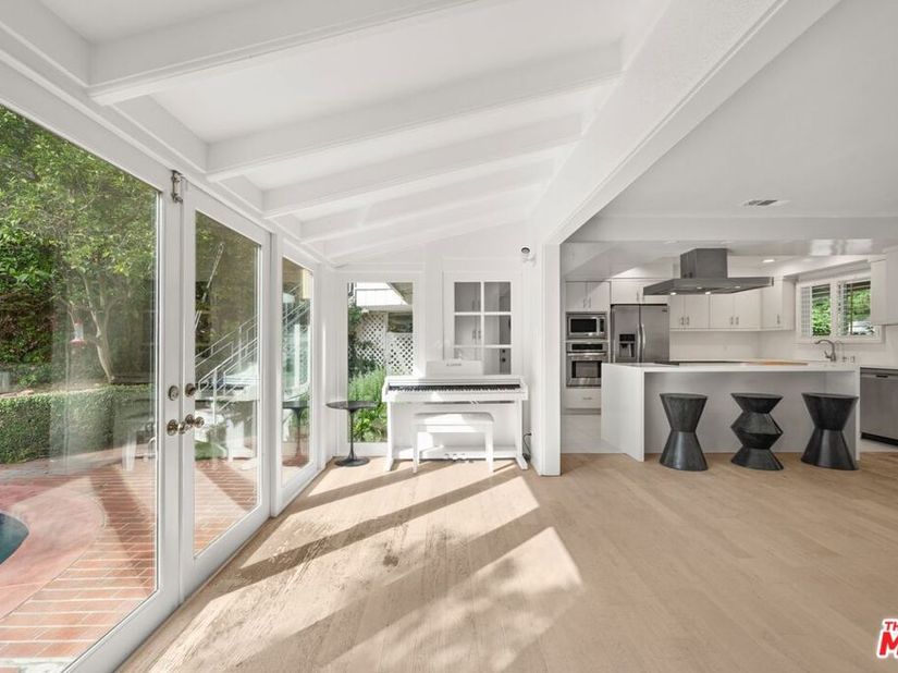 2133 EL ROBLE Lane, Beverly Hills, CA 90210 - For Sale