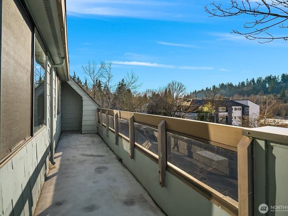 3030 80th Avenue SE 306, Mercer Island, WA 98040 - For Sale