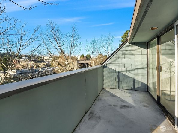 3030 80th Avenue SE 306, Mercer Island, WA 98040 - For Sale