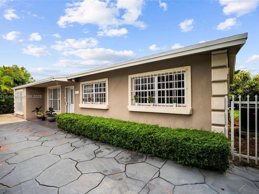 4931 SW 102nd Ct, Miami, FL 33165 - For Sale