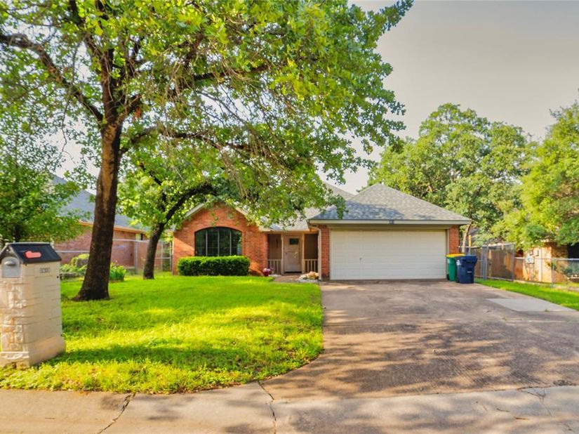2812 Howard Court , Denton, Texas 76209 - For Sale