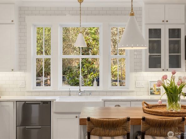 9060 Holly Farm Lane NE, Bainbridge Island, WA 98110 - For Sale