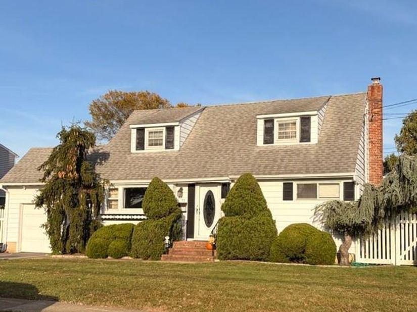 17 Linwood Place, Massapequa Park, NY 11762 - For Sale