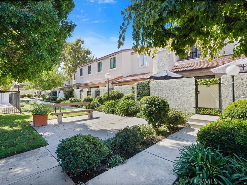 18230 Oxnard Street 110, Tarzana, CA 91356 - For Sale