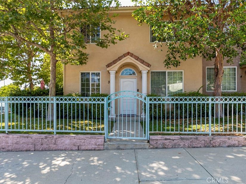 9360 Sunland Park Drive 3, Sun Valley, CA 91352 - For Sale