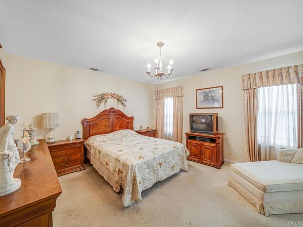 48 Kate Circle, Middle Island, NY 11953 - For Sale