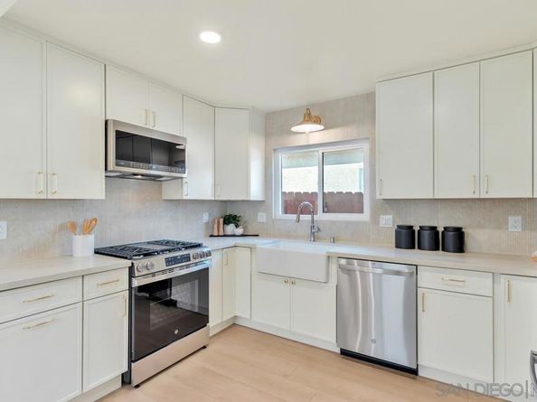 2275 Emerald St, San Diego, CA 92109 - For Sale