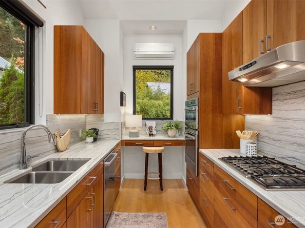 10959 Falk Road NE, Bainbridge Island, WA 98110