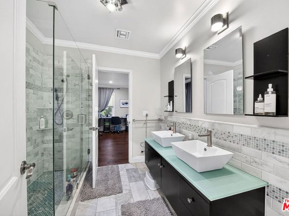 416 S Van Ness Avenue, Los Angeles, CA 90020 - For Sale