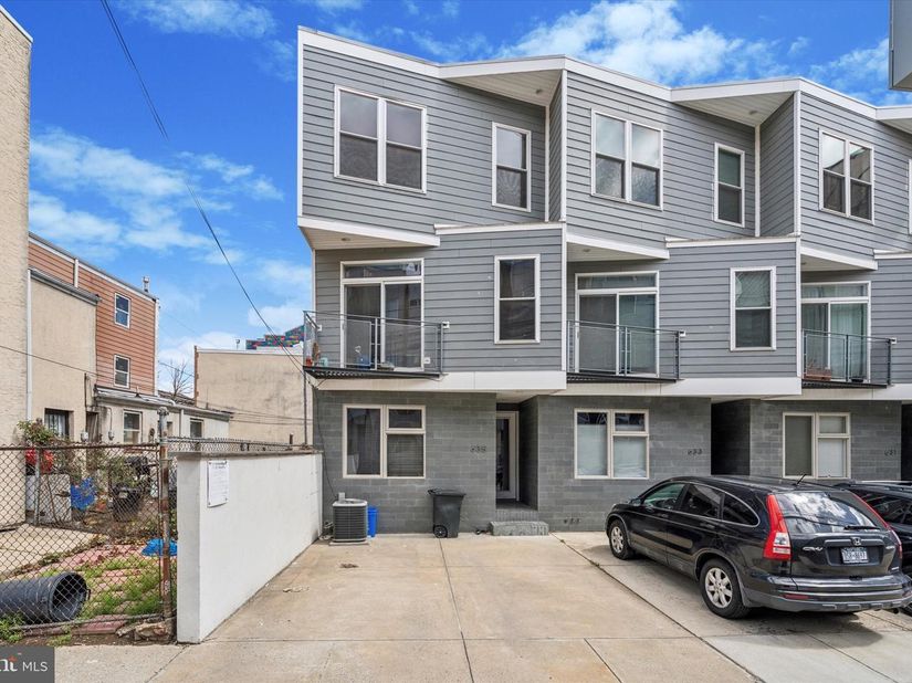 635 N 13TH Street A, Philadelphia, PA 19123 - For Sale