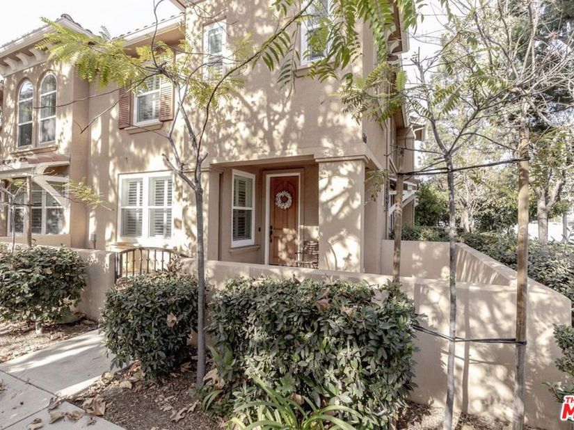 453 N Altadena Drive 8, Pasadena, CA 91107 - For Sale