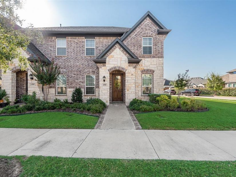 4501 English Maple Drive , Arlington, Texas 76005 - For Sale