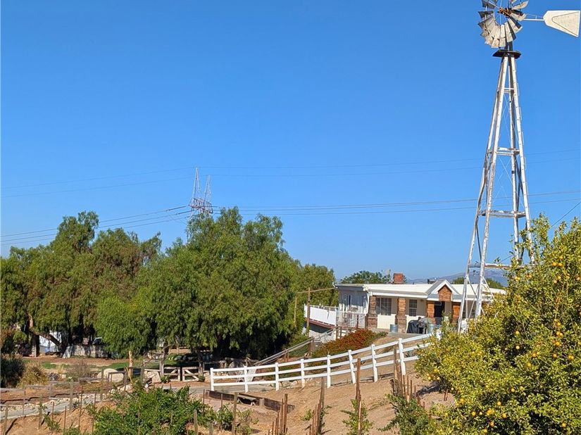 10161 Foothill Boulevard, Sylmar, CA 91342 - For Sale