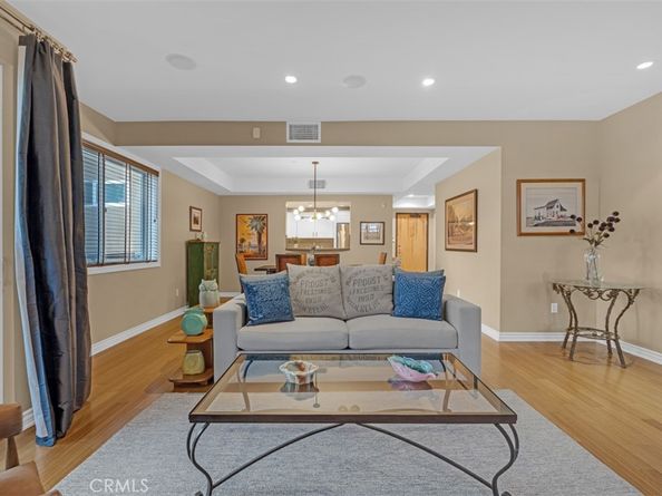 305 Arnaz Drive 103, Los Angeles, CA 90048 - For Sale