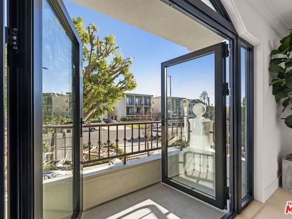 11923 Gorham Avenue 102, Los Angeles, CA 90049 - For Sale