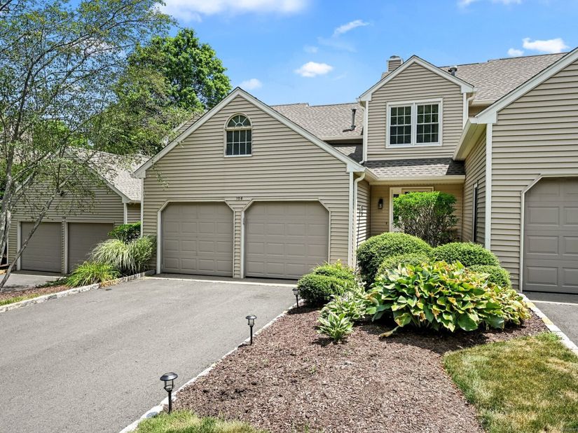 156 Governor Trumbull Way 156, Trumbull, CT 06611 - For Sale