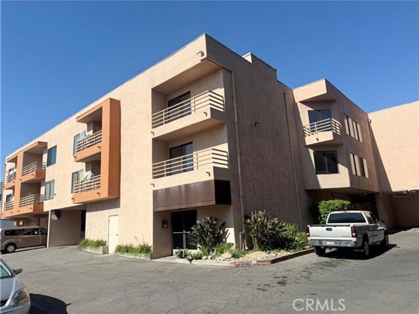 6815 Remmet 122, Canoga Park (los Angeles), CA 91303 - For Sale
